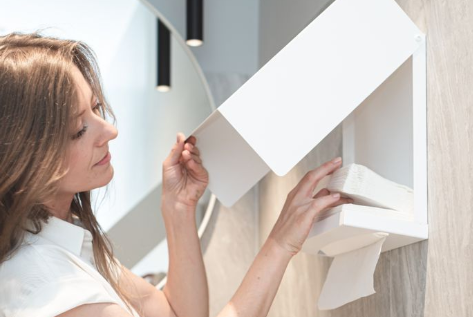 Papírové ručníky nebo horkovzdušné osoušeče?